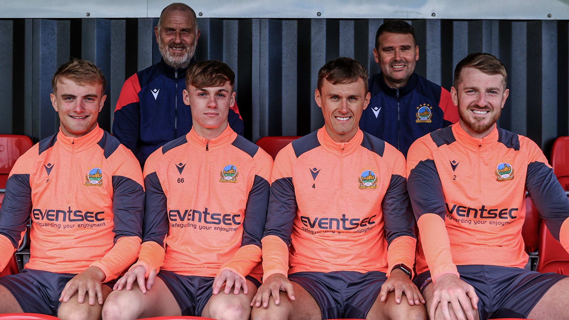 David Healy Welcomes New Signings To Training - Linfield Football Club