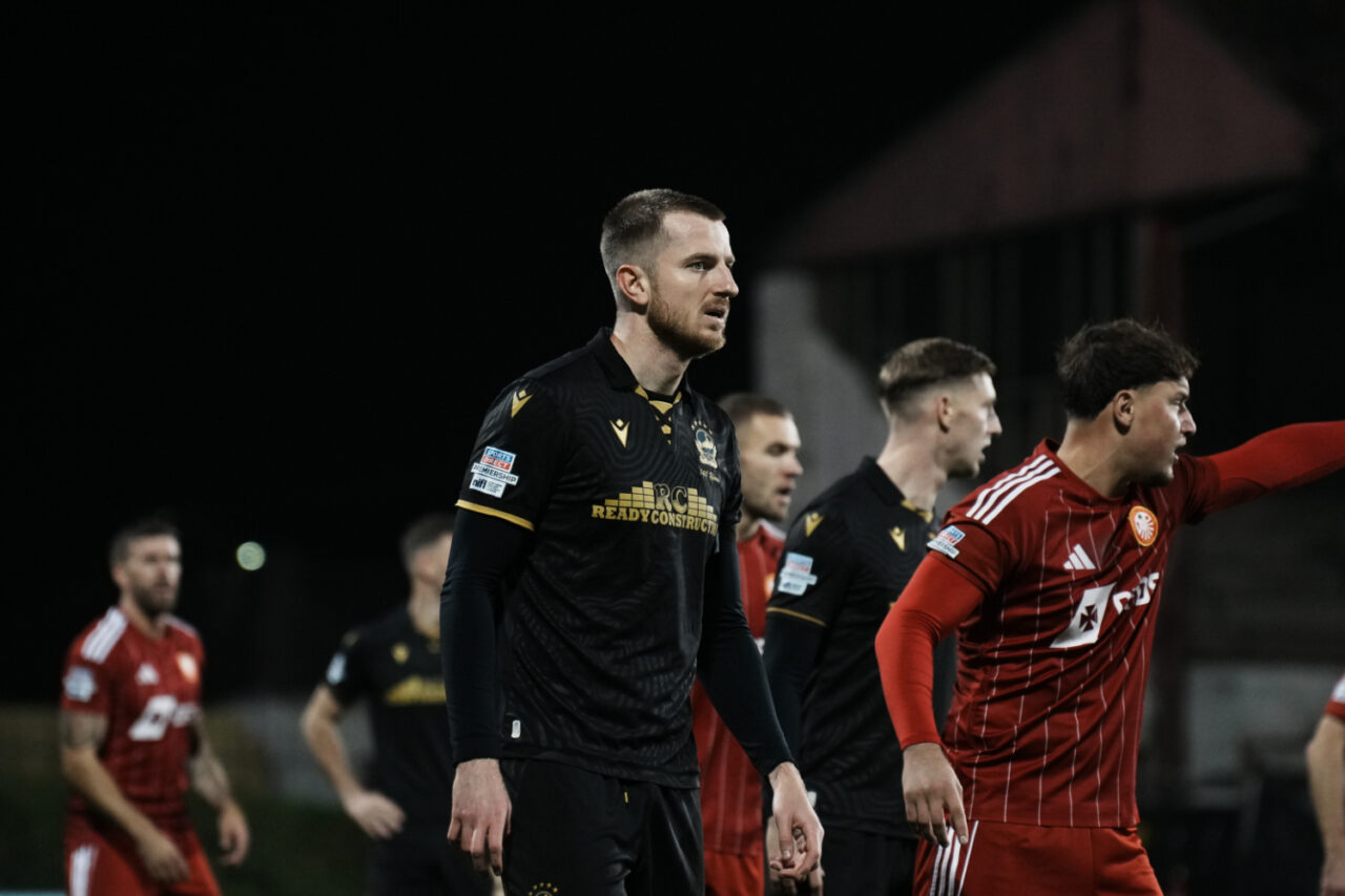 Portadown 2-0 Linfield - 17/10/2025 - Sports Direct Prem - Linfield ...